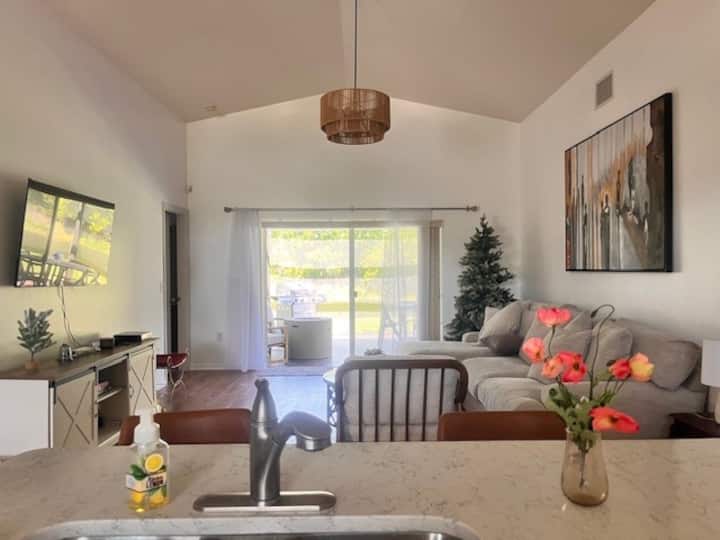 Tropical Lakeview Retreat|pool Table& Fire Pit - Wesley Chapel, FL