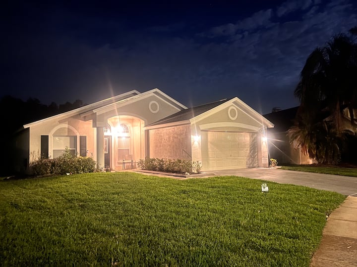 Tropical Lakeview Retreat|pool Table& Fire Pit - Wesley Chapel, FL