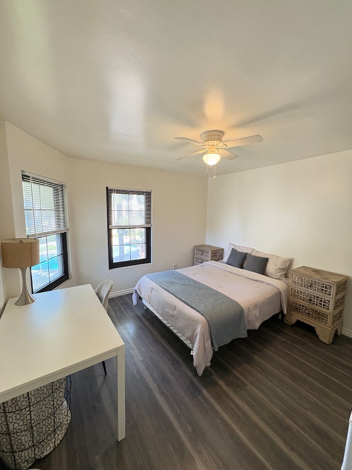 Entire Condo W/ Garage - Near Ucr - Riverside