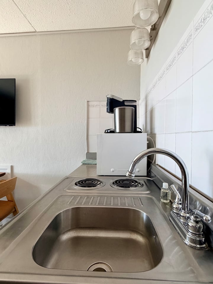 Waterfront Family Suite - 2 Bedrooms 2 Queen Beds - Sechelt