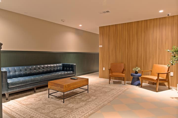 Sosuite | Deluxe Queen Room, High Floor W Desk - Philadelphia, PA