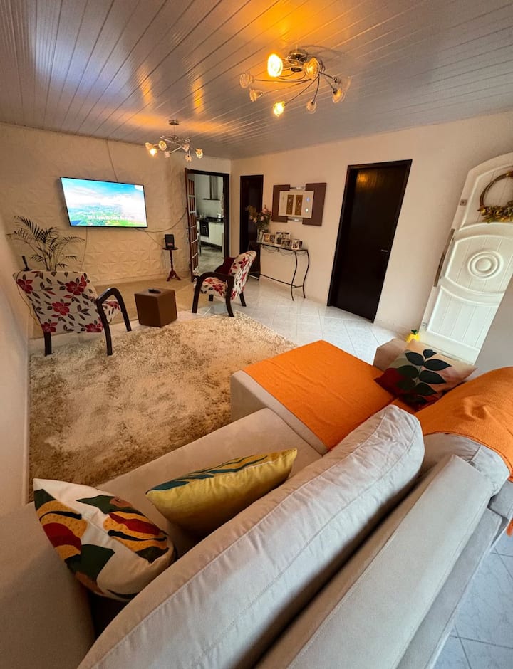 Casa | 6 Hospedes | Bairro Tranquilo | 1 Vaga - Joinville