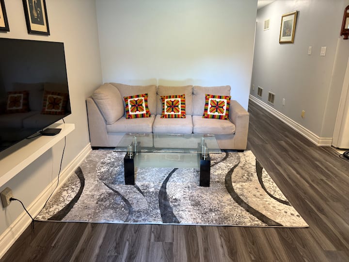 Elegant 2br Suite Near Scarborough Bluffs Beach - Toronto
