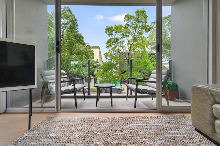 The Goodsell - Spacious Retreat With Parking - Camperdown