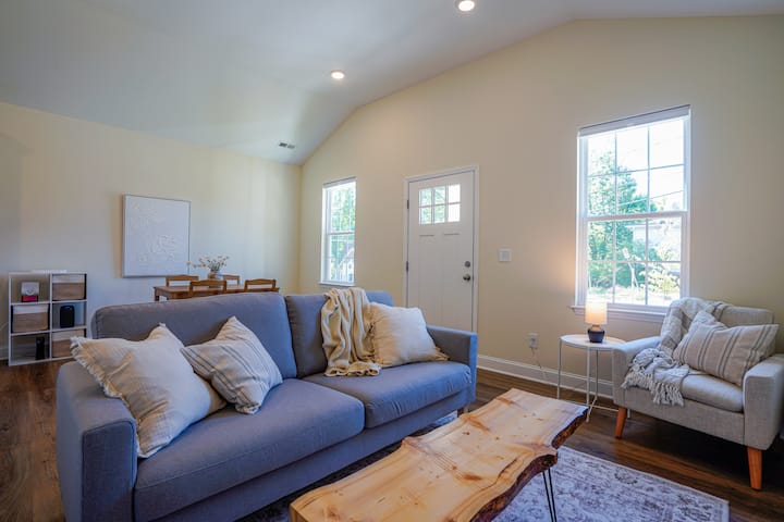 Cozy Modern Home Near Downtown, Duke, & Rtp - Durham, NC