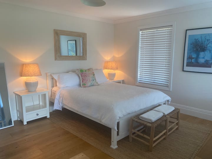 Large Studio With Leafy Verandah - Byron Bay