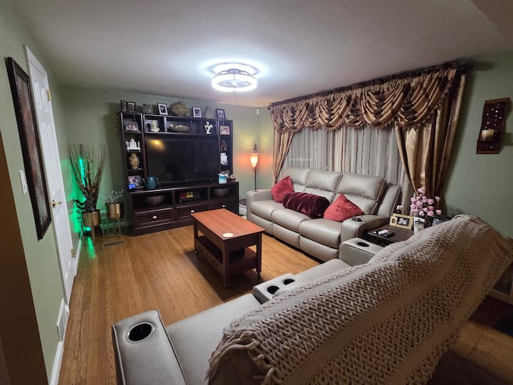 Fifa World Cup Home | Jacuzzi, Fire Pit, Pool Deck - Lake Hopatcong, NJ