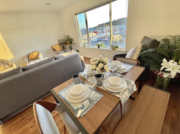 Queen Anne 8br/8ba Home | Ideal For Large Groups - Seattle, WA
