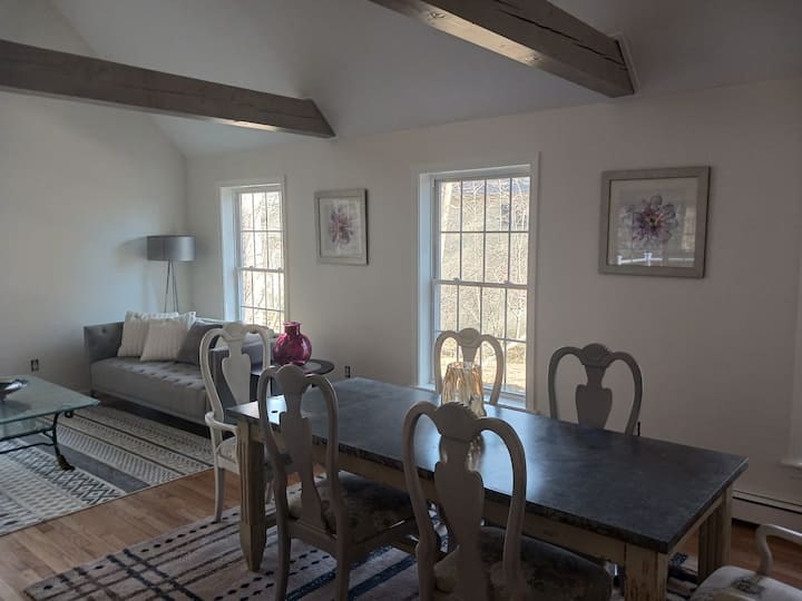 Walk To Downtown Ogunquit And Beach.
Parking For 8 - York