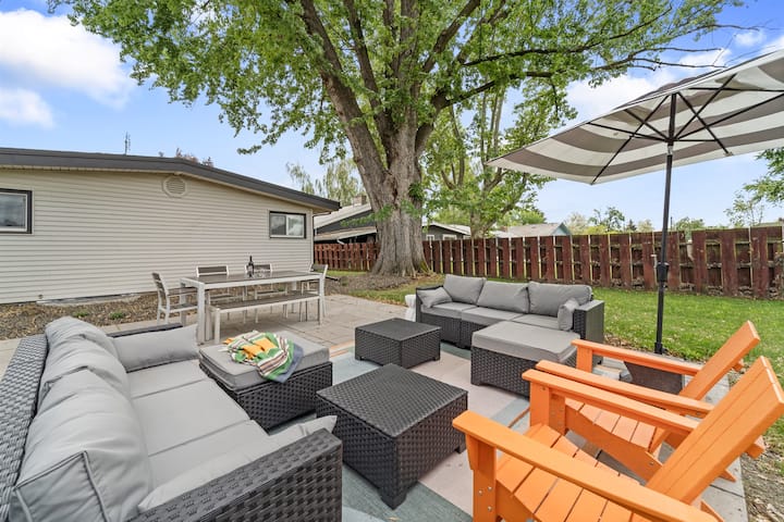 Relaxed Mid-mod Marvy Sleeps 8 & Close To Downtown - Walla Walla, WA