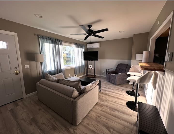 Quiet, Renovated, Pet-friendly; Close To Beaches! - Westerly, RI