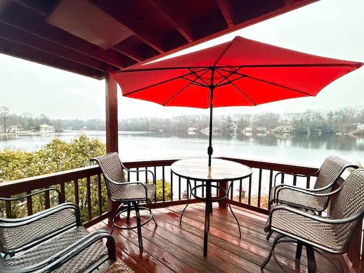 Room A-cozy Front Lake House With Incredible View - Franklin, MA