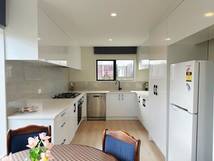 Peachful 5br Retreat |Quiet Corner, Modern Comfort - 