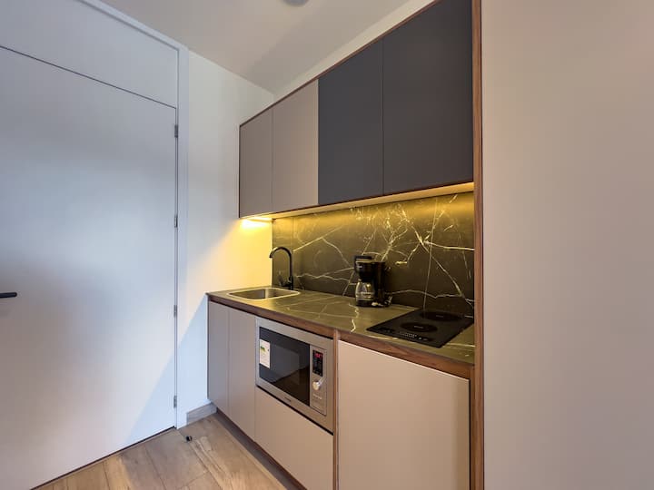 Estudio Luxury Frente A La Carolina - Quito