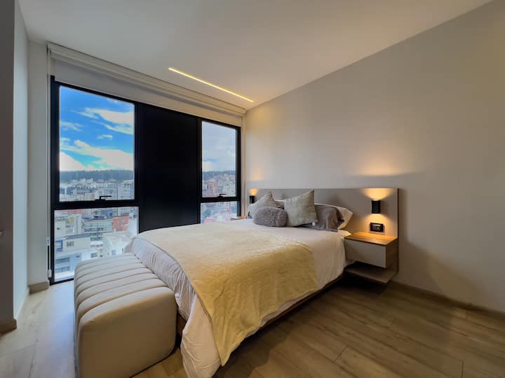 Estudio Luxury Frente A La Carolina - Quito