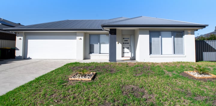Popular Prestige Villa Shepparton North - Shepparton