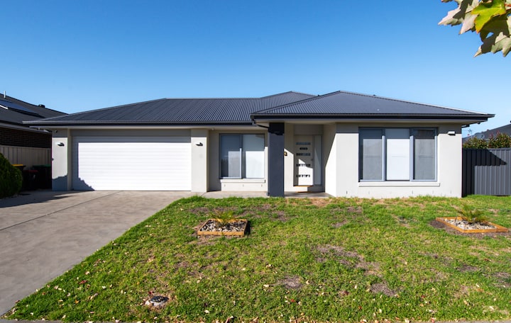 Popular Prestige Villa Shepparton North - Shepparton