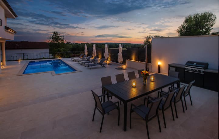 Lovely Home In Porec With Sauna - Funtana