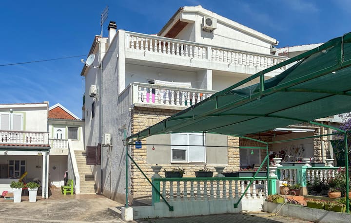 Cozy Apartment In Tribunj With Wifi - Tisno
