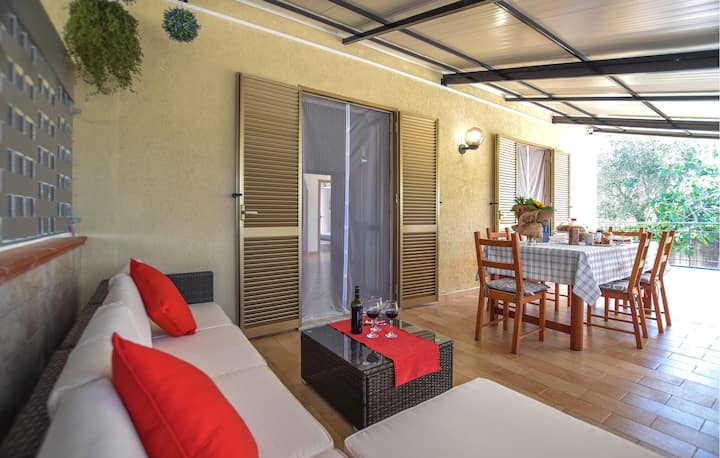 Beautiful Apartment In Perdifumo - Castellabate