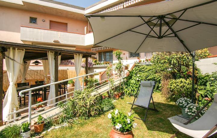 2 Bedroom Gorgeous Apartment In Marina Di Massa - Marina di Massa