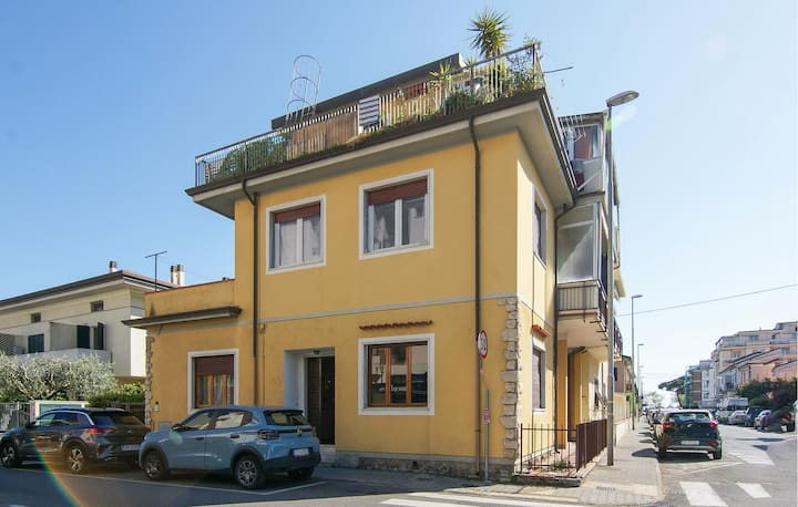 Lovely Apartment In Marina Di Carrara - Carrara