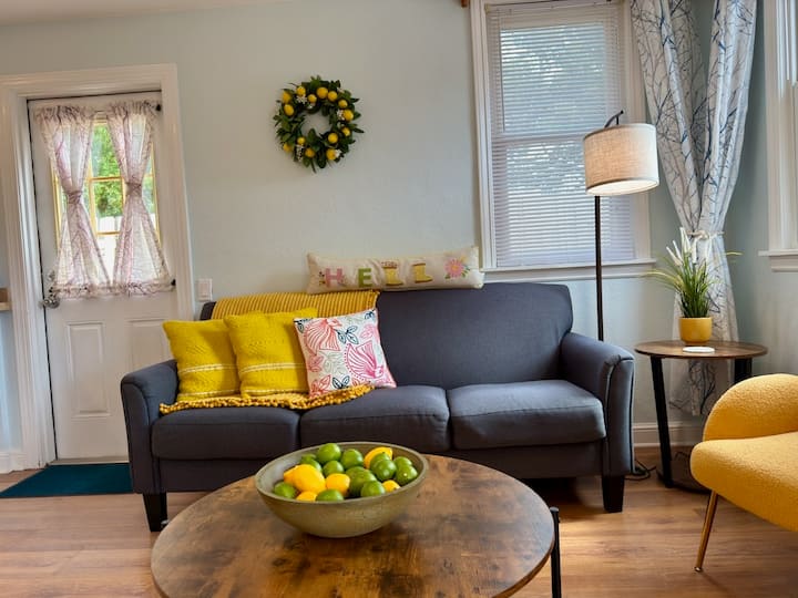 Walkable, Fun, Local Dunedin Experience - Dunedin, FL