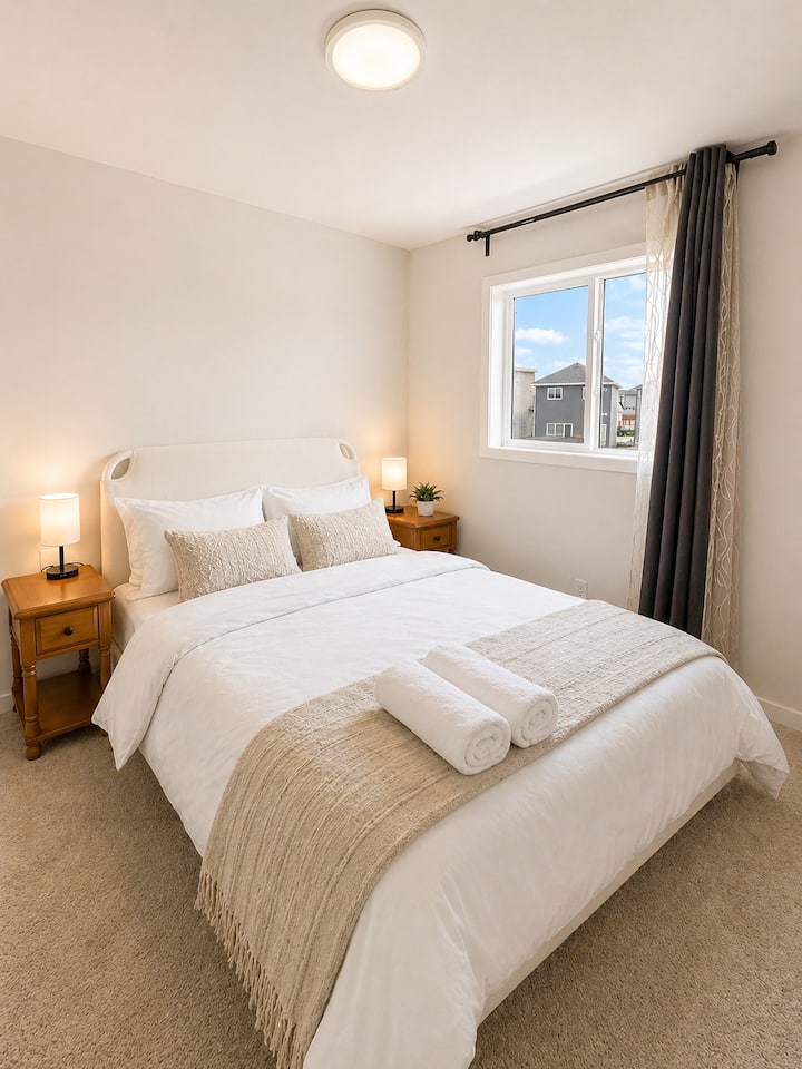 5 Bedroom | Brand New Home | Clean & Modern - Airdrie