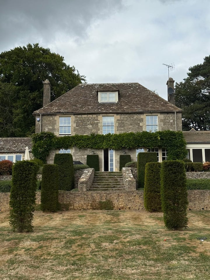 5br Cotswolds Family Home With Stunning Views - Tetbury