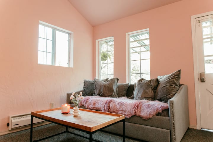 Riverfront Budget Friendly Inn - Guerneville, CA