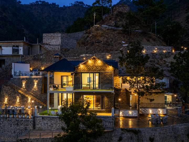 Celestial Crest –Lux Jacuzzi Villa With 360° Views - Kasauli