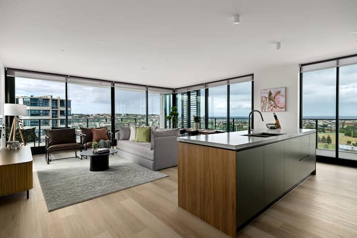 Elevated 3br Stay - Views, Amenities, Parking - Newcastle