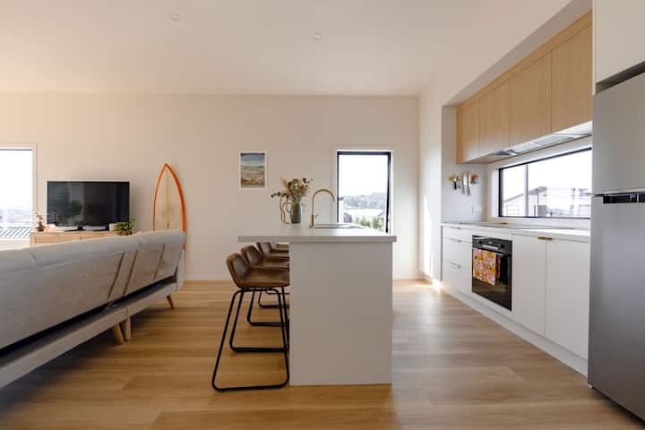 Bella Sol -Modern, Sunlit Retreat, Minutes To Surf - Raglan