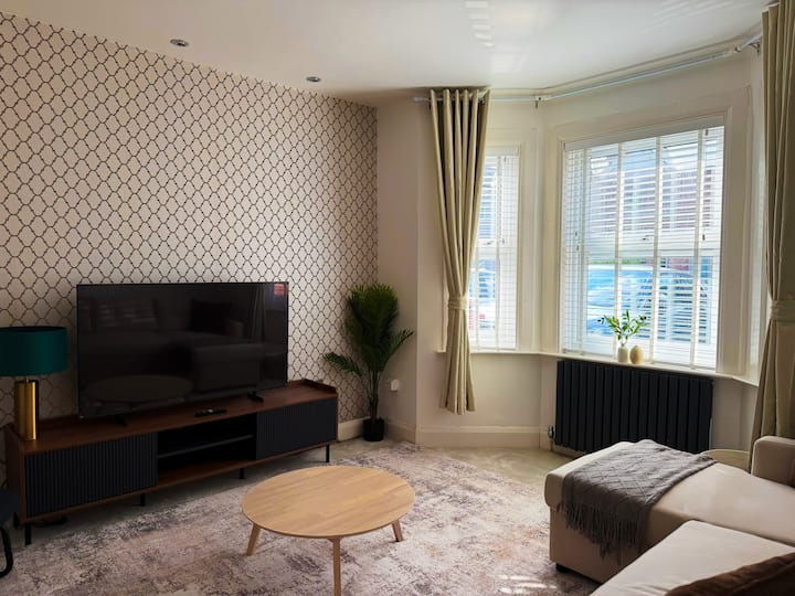 Stylish 4 Bed House Central Reading - Free Parking - Henley-on-Thames