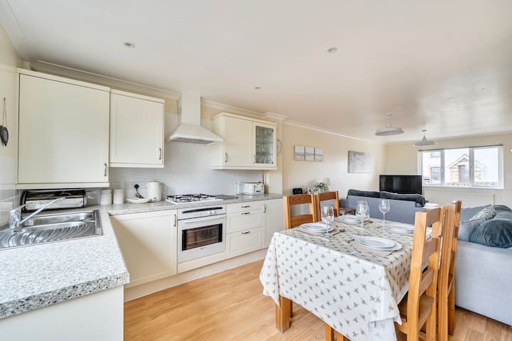 Archie’s Place -Free Parking-2 Bed/sleeps 4-garden - Padstow