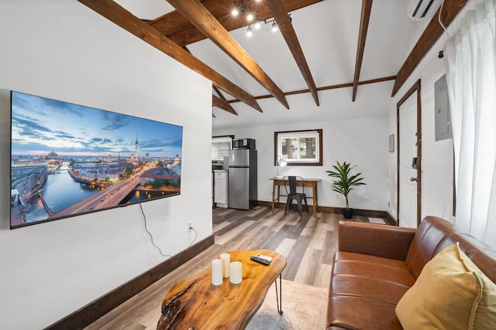 Game Day Cabin Retreat | Near Kc | Sleeps Easy 1br - Kansas City, MO