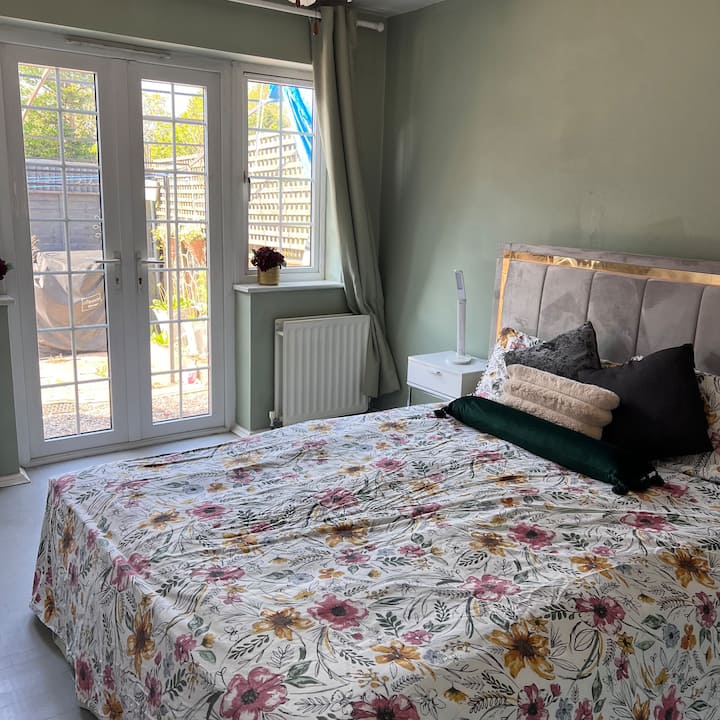 Amazing Room, Huge Luxurious Bathroom For Rent - St Albans