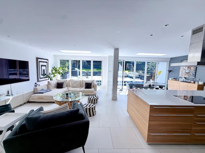 Modern Family Home Next To Hove Park - Steyning