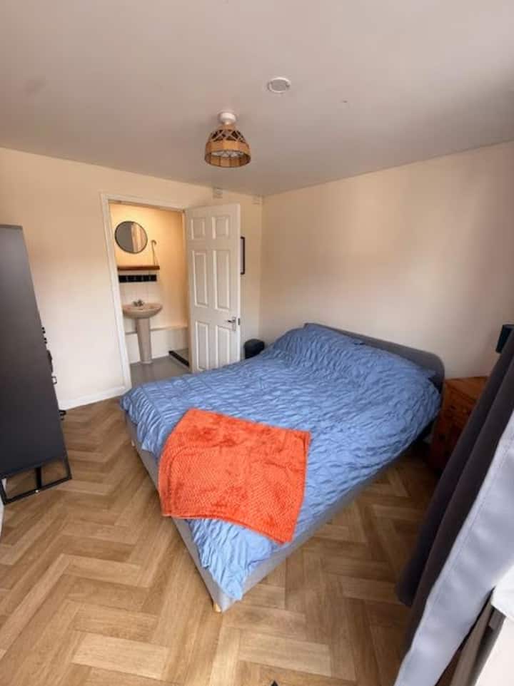 Burrow 3: Simple, Clean & Convenient - Maldon