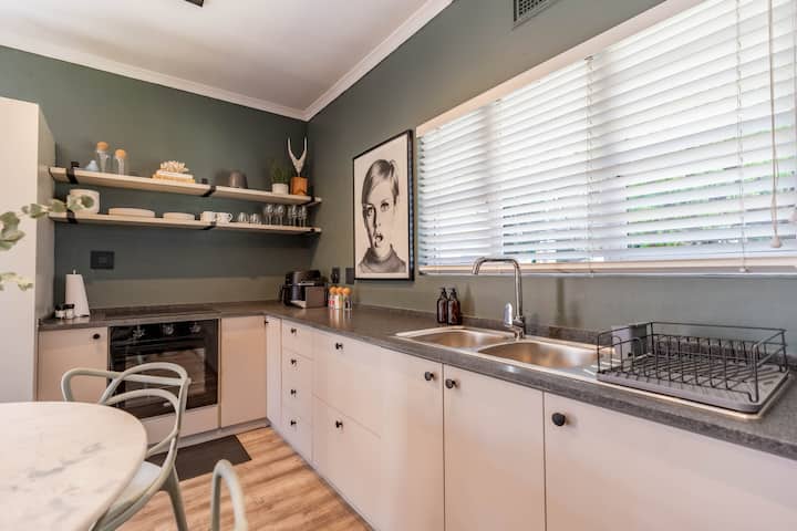 Chic Designer Studio In Glenashley - KwaMashu