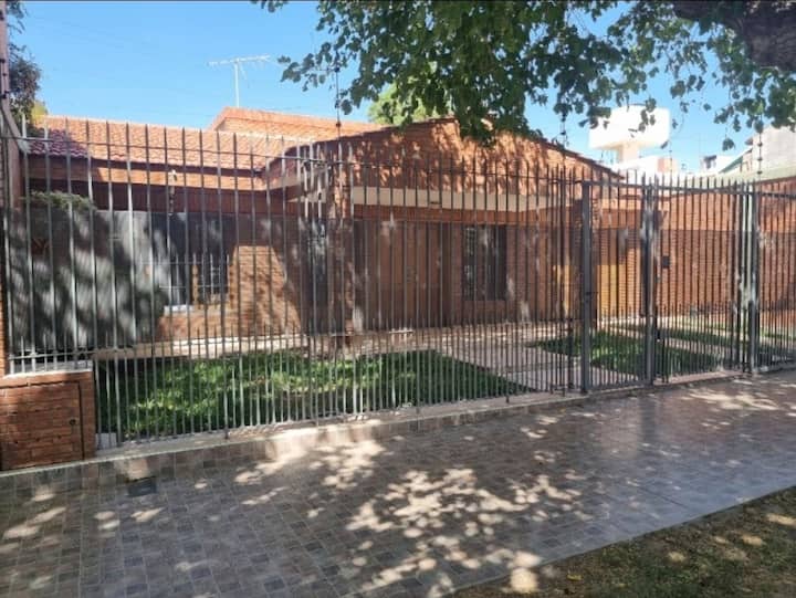 Hermosa Casa A 100 Mt Del Parque De Mayo - San Juan