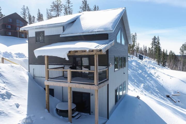 Slow Ride Lodge • Hot Tub • Sleeps 18+ - Deadwood, SD