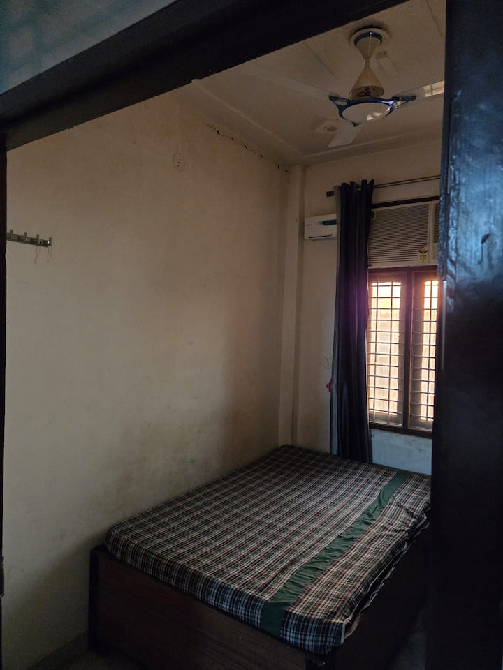 Good Ventilation No Interfare Any Person - Muzaffarnagar