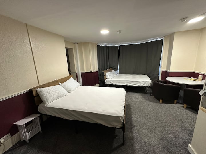 Nice Spacious Family Room In A Hotel - Seaford