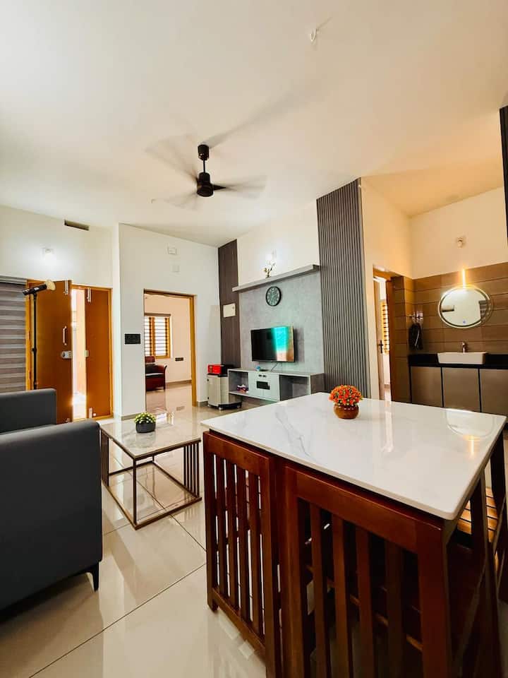 Makhomes -Brand New Homestay On Main Road Azhikode - Kodagu