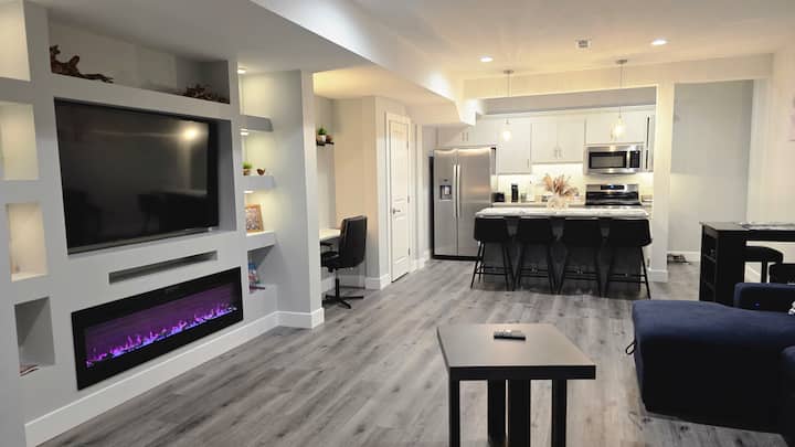 Pet-friendly 2br Lower-level Near Lake Compounce - Bristol, CT