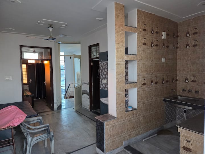 Best Ventilation No Enterfare Any Person - Muzaffarnagar