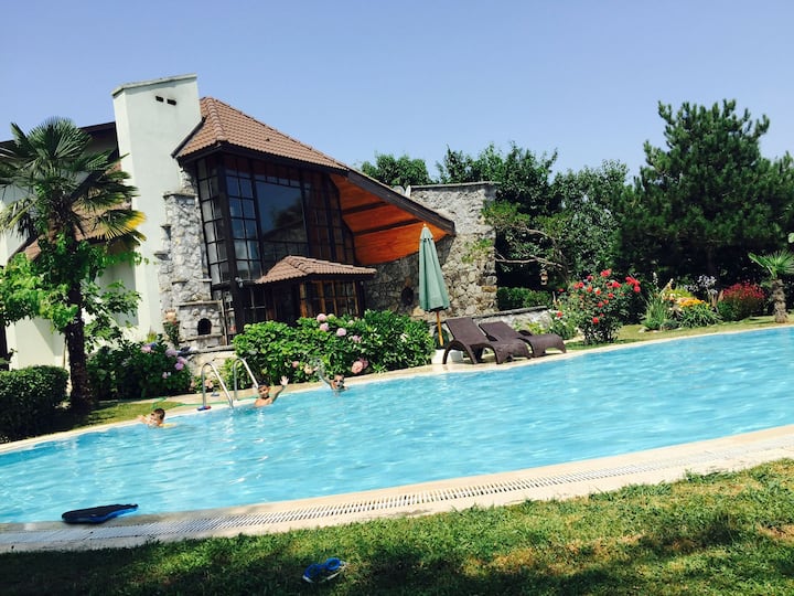 Taş Ev Kartepe
ÖZel Havuzlu Villa - Kocaeli