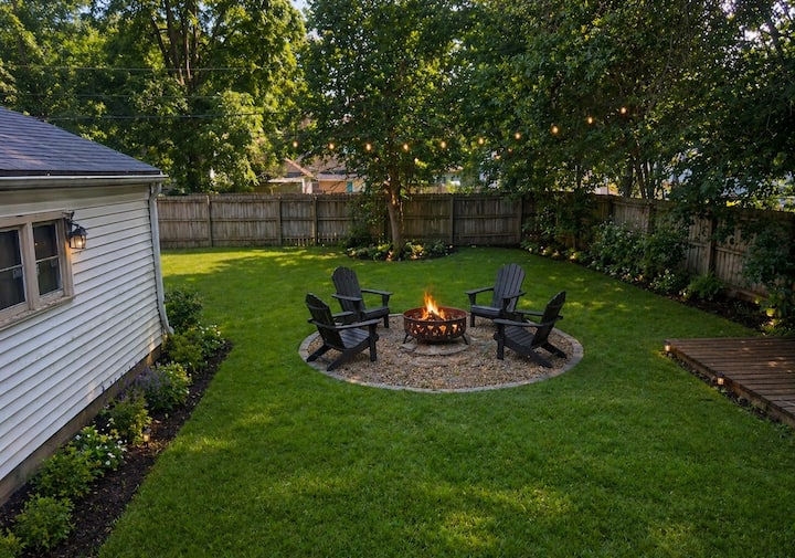 Charming Cape Cod Retreat With Fire Pit - Rockford, IL
