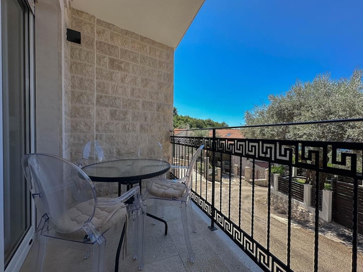 Olive Retreat - Sea View Apartment In Reževići - Montenegro